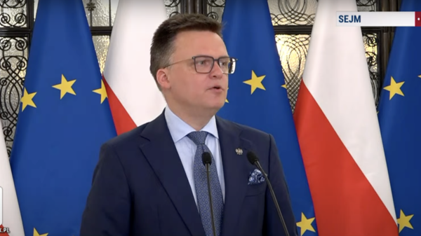 Rosną naciski na Hołownię, aby zablokował zaprzysiężenie Nawrockiego